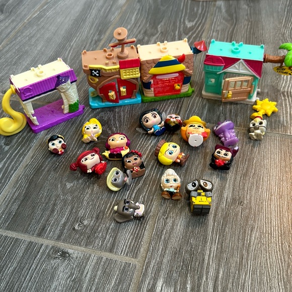 Disney | Toys | Lot Of Disney Doorables Figurines And 4 Stackable ...